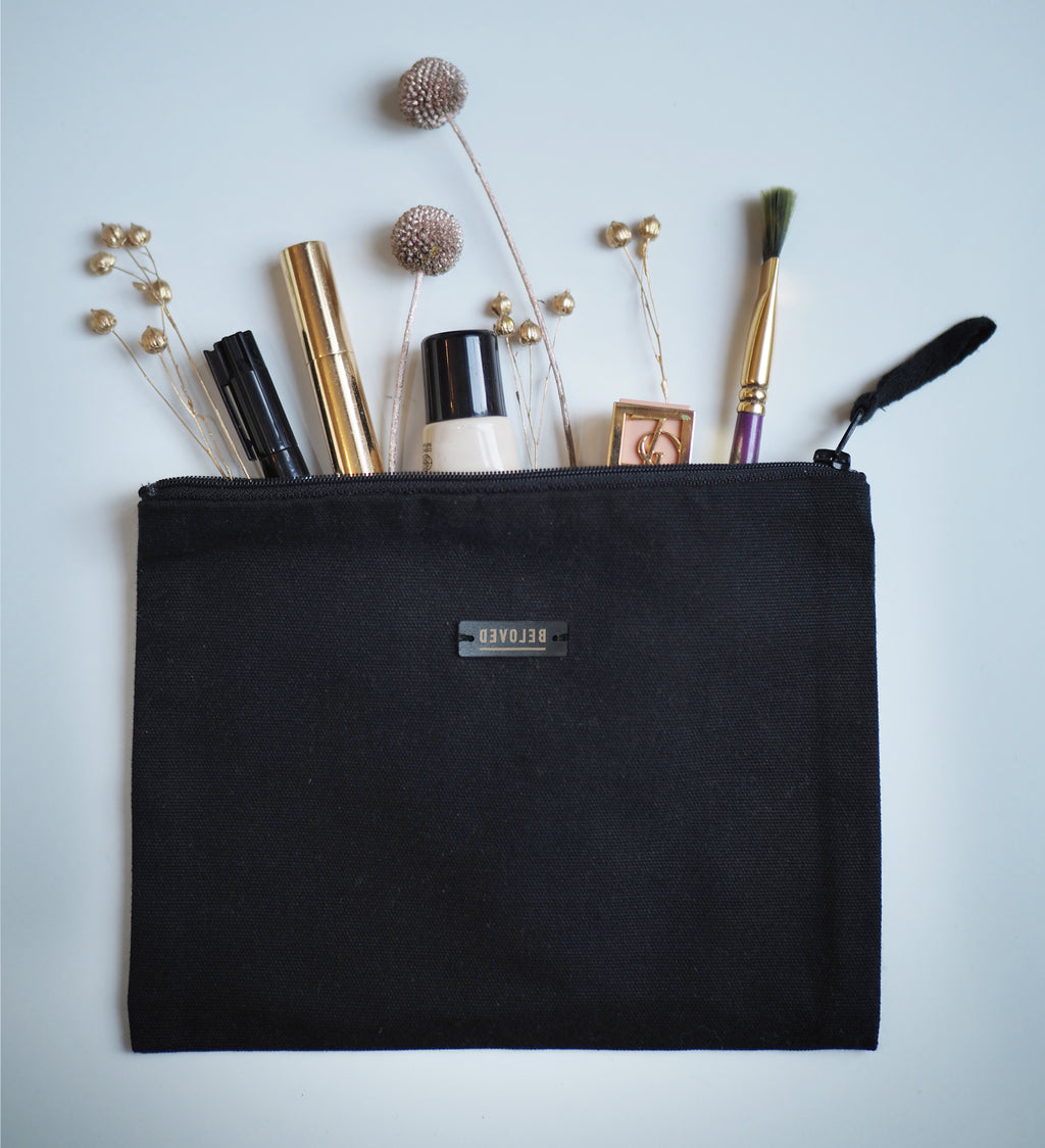Pencil Case mit Design-Plakette – beloved.design